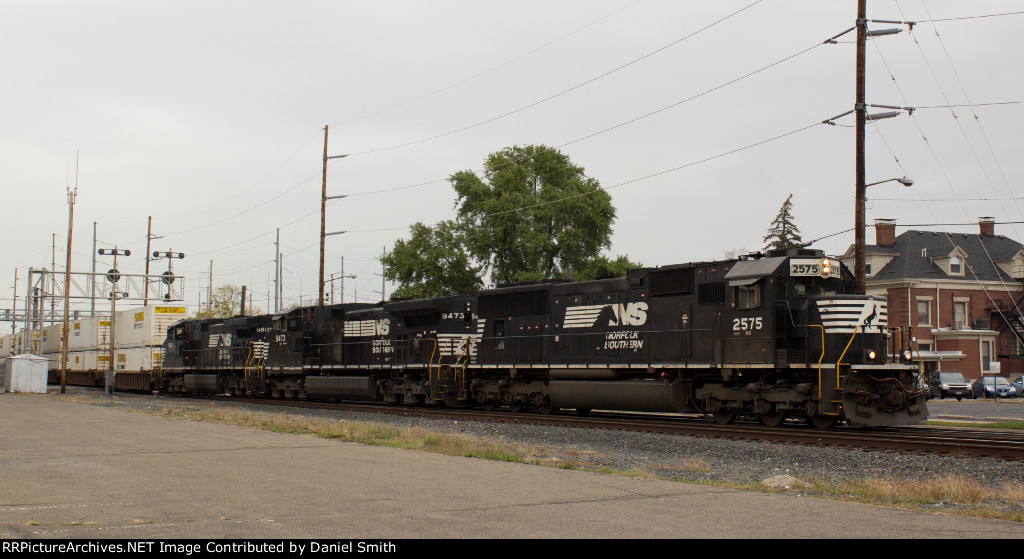 NS 2575 leads the Big 215 Intermodal.